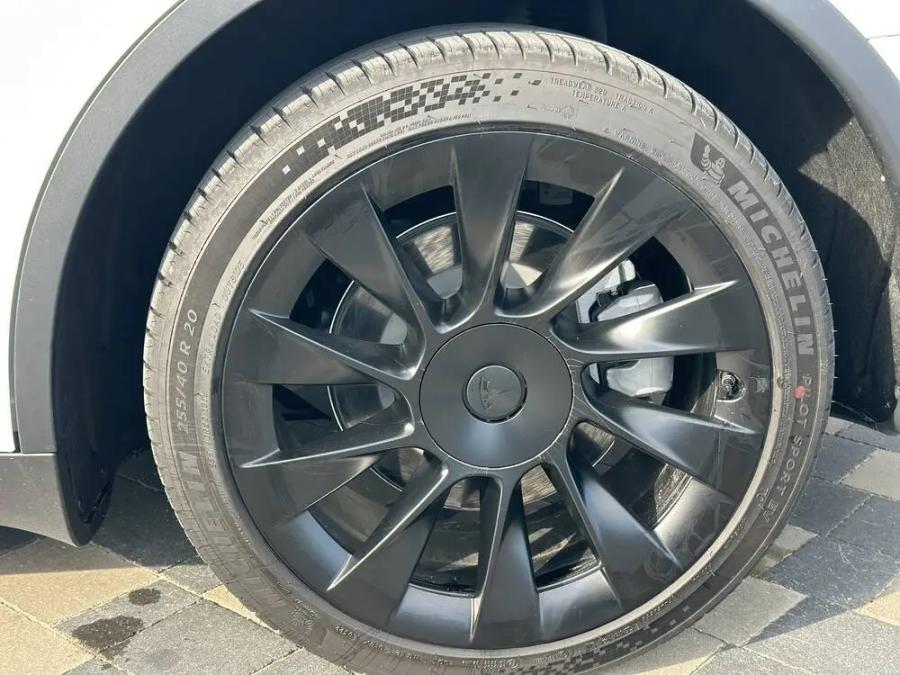 White Tesla Model Y 2023 in Jelgava, with an engine capacity of 0.00 L and mileage of 89 thousand km for 38000 €, photo 22 on AUTOMOTO.COM.LV