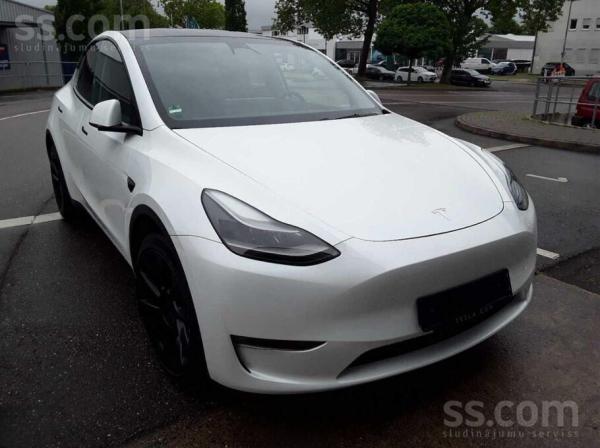 White Tesla Model Y 2023 in Riga, with an engine capacity of 0.00 L and mileage of 43 thousand km for 38500 €, photo 1 on AUTOMOTO.COM.LV