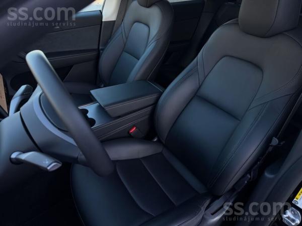 White Tesla Model Y 2023 in Riga, with an engine capacity of 0.00 L and mileage of 43 thousand km for 38500 €, photo 6 on AUTOMOTO.COM.LV