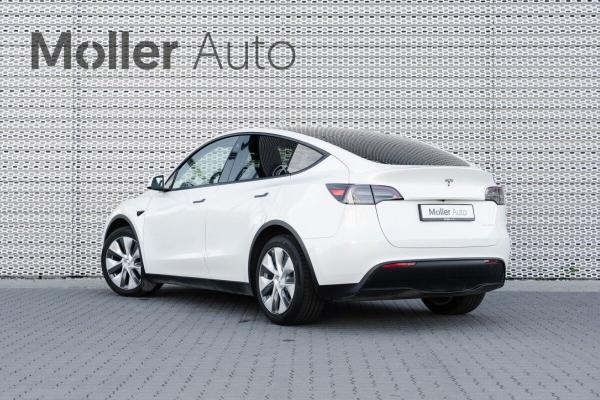 White Tesla Model Y 2023 in Marupe, with an engine capacity of 0.00 L and mileage of 78 thousand km for 41200 €, photo 4 on AUTOMOTO.COM.LV