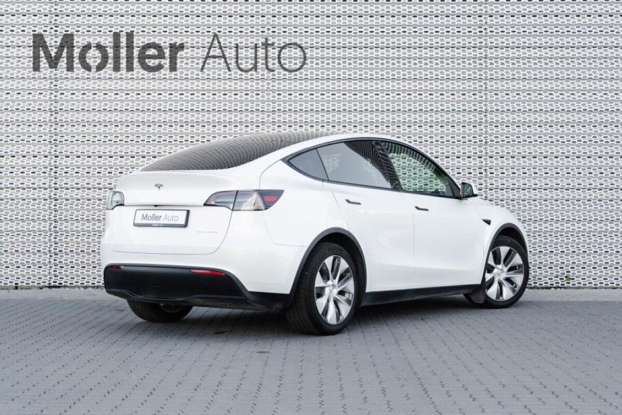 White Tesla Model Y 2023 in Marupe, with an engine capacity of 0.00 L and mileage of 78 thousand km for 41200 €, photo 5 on AUTOMOTO.COM.LV