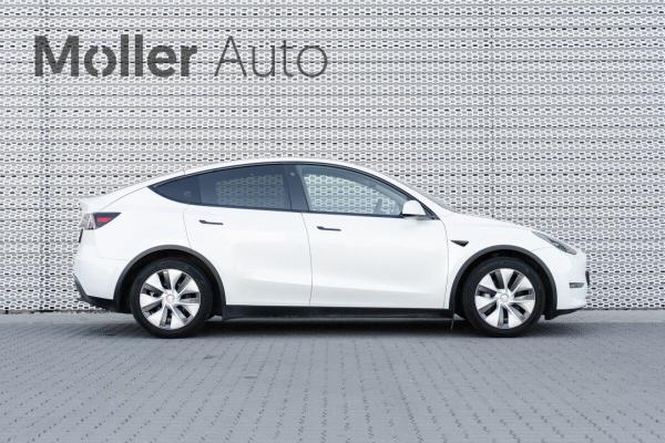 White Tesla Model Y 2023 in Marupe, with an engine capacity of 0.00 L and mileage of 78 thousand km for 41200 €, photo 6 on AUTOMOTO.COM.LV
