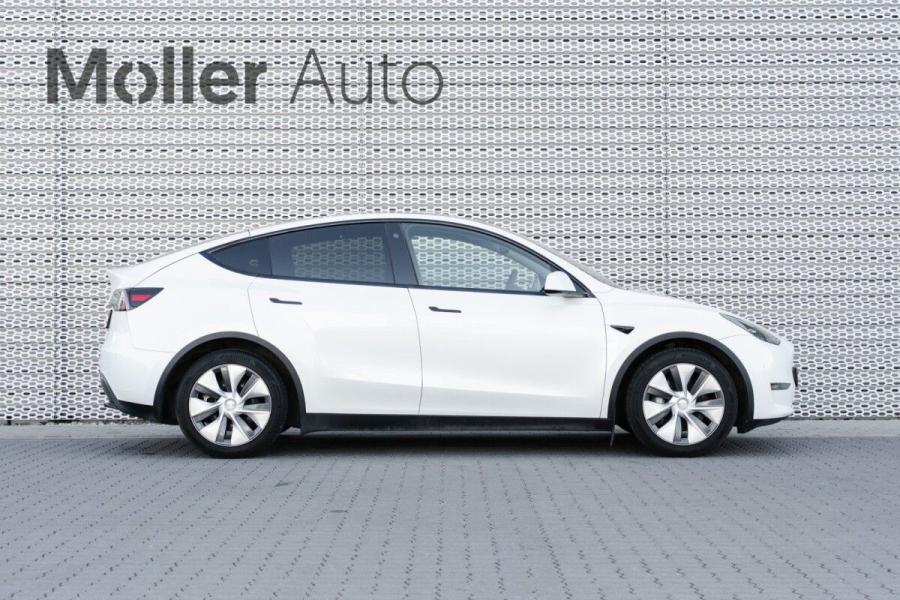 White Tesla Model Y 2023 in Marupe, with an engine capacity of 0.00 L and mileage of 78 thousand km for 41200 €, photo 6 on AUTOMOTO.COM.LV