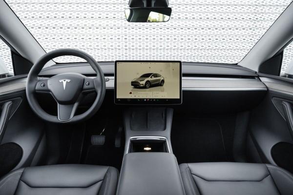 White Tesla Model Y 2023 in Marupe, with an engine capacity of 0.00 L and mileage of 78 thousand km for 41200 €, photo 7 on AUTOMOTO.COM.LV
