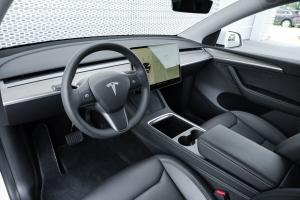 White Tesla Model Y 2023 in Marupe, with an engine capacity of 0.00 L and mileage of 78 thousand km for 41200 €, photo 10 on AUTOMOTO.COM.LV