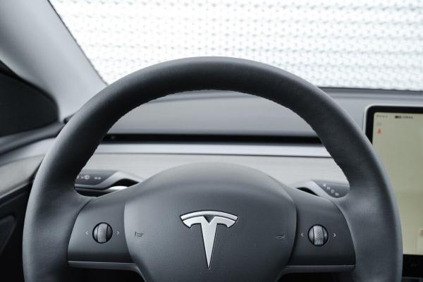 White Tesla Model Y 2023 in Marupe, with an engine capacity of 0.00 L and mileage of 78 thousand km for 41200 €, photo 11 on AUTOMOTO.COM.LV
