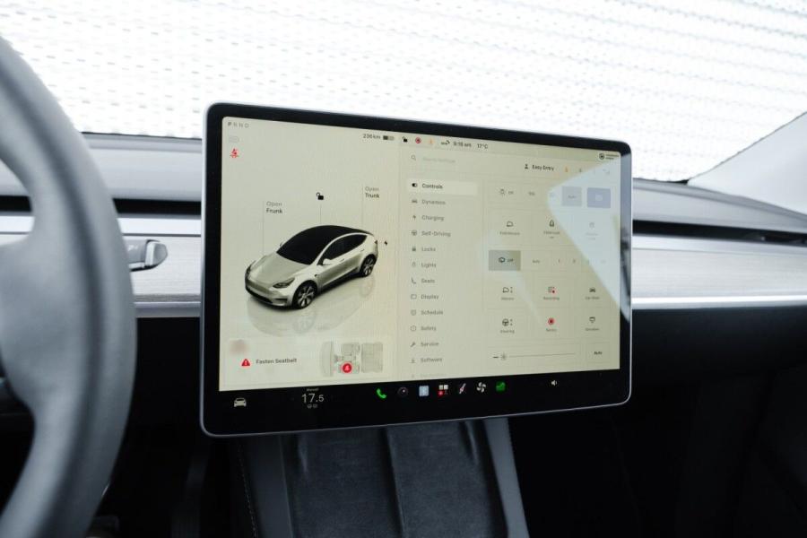 White Tesla Model Y 2023 in Marupe, with an engine capacity of 0.00 L and mileage of 78 thousand km for 41200 €, photo 17 on AUTOMOTO.COM.LV