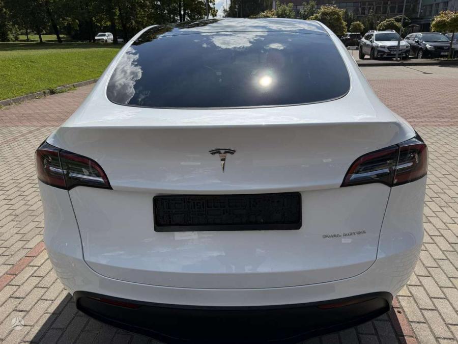 Balts Tesla Model Y 2023 Viļņa, ar dzinēja tilpumu 0.00 L un nobraukumu 48 tūkst. km par 30900 €, foto 8 vietnē AUTOMOTO.COM.LV