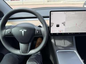 Balts Tesla Model Y 2023 Viļņa, ar dzinēja tilpumu 0.00 L un nobraukumu 48 tūkst. km par 30900 €, foto 18 vietnē AUTOMOTO.COM.LV