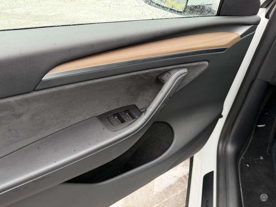 Balts Tesla Model Y 2023 Viļņa, ar dzinēja tilpumu 0.00 L un nobraukumu 48 tūkst. km par 30900 €, foto 20 vietnē AUTOMOTO.COM.LV