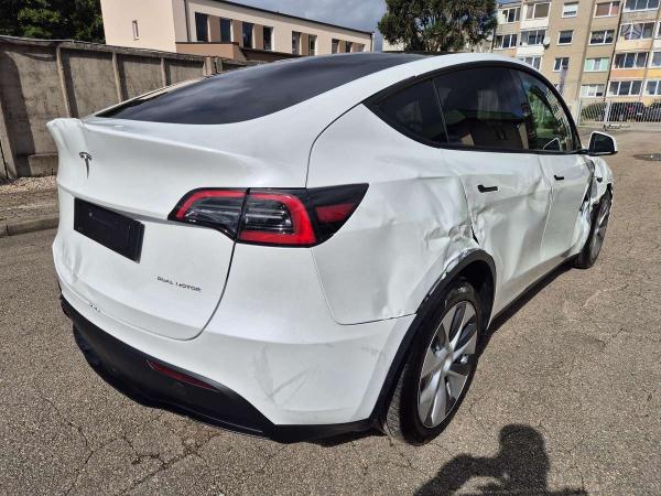 Balts Tesla Model Y 2023 Mažeikiai, ar dzinēja tilpumu 0.00 L un nobraukumu 111 tūkst. km par 21900 €, foto 5 vietnē AUTOMOTO.COM.LV