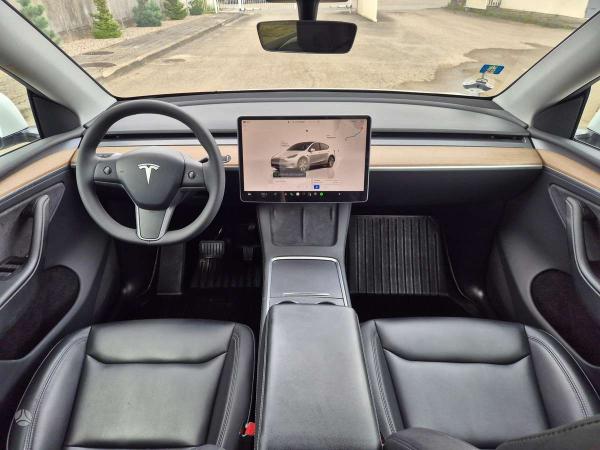 Тесла Модель Y 2023 в Мажейкяй на AUTOMOTO.COM.LV Белый Тесла Модель Y 2023 в Мажейкяй, объемом двигателя 0.00 л и пробегом 111 тыс. км за 21900 €, фото 10 на AUTOMOTO.COM.LV