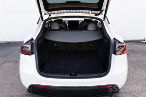White Tesla Model Y 2023 in Riga, with an engine capacity of 0.00 L and mileage of 62 thousand km for 39500 €, photo 9 on AUTOMOTO.COM.LV