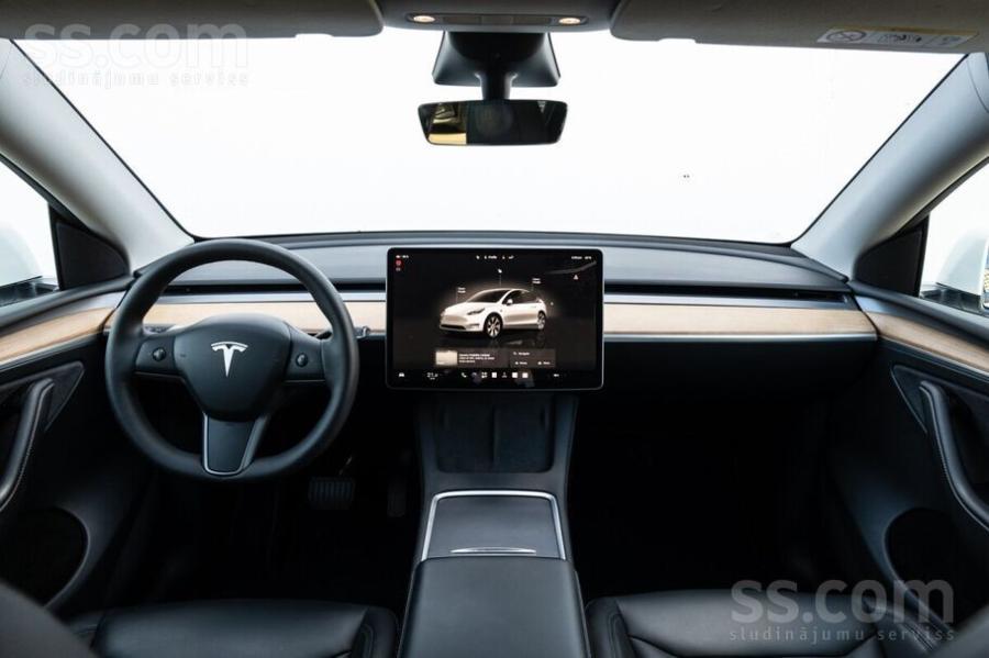 White Tesla Model Y 2023 in Riga, with an engine capacity of 0.00 L and mileage of 62 thousand km for 39500 €, photo 12 on AUTOMOTO.COM.LV