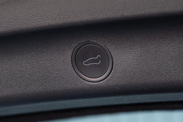 Balts Tesla Model Y 2023 Rīga, ar dzinēja tilpumu 0.00 L un nobraukumu 62 tūkst. km par 39500 €, foto 10 vietnē AUTOMOTO.COM.LV