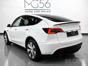 White Tesla Model Y 2023 in Riga, with an engine capacity of 0.00 L and mileage of 19 thousand km for 32900 €, photo 5 on AUTOMOTO.COM.LV