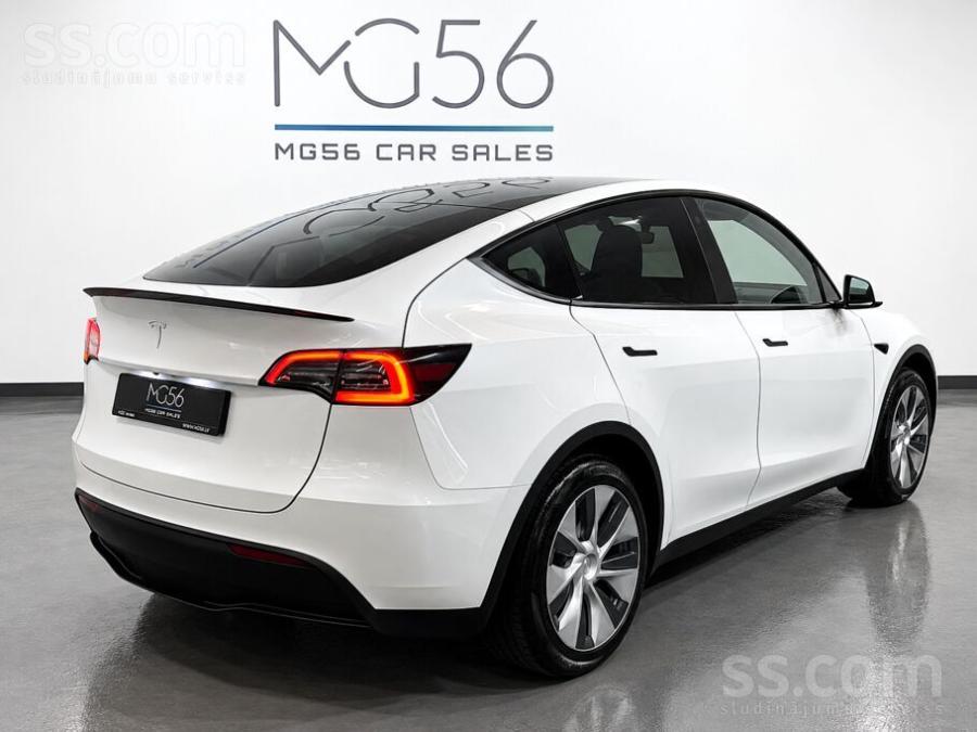White Tesla Model Y 2023 in Riga, with an engine capacity of 0.00 L and mileage of 19 thousand km for 32900 €, photo 6 on AUTOMOTO.COM.LV