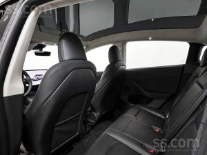 White Tesla Model Y 2023 in Riga, with an engine capacity of 0.00 L and mileage of 19 thousand km for 32900 €, photo 11 on AUTOMOTO.COM.LV