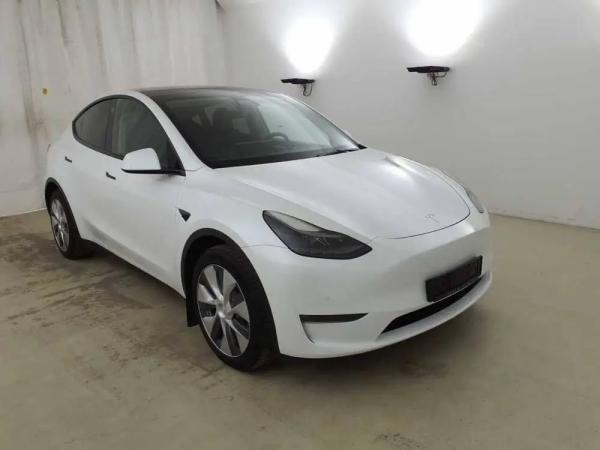 Balts Tesla Model Y 2023 Rīga, ar dzinēja tilpumu 0.00 L un nobraukumu 80 tūkst. km par 33990 €, foto 1 vietnē AUTOMOTO.COM.LV
