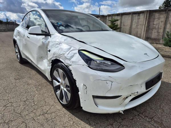 Белый Тесла Модель Y 2023 в Мажейкяй, объемом двигателя 0.00 л и пробегом 111 тыс. км за 20400 €, фото 7 на AUTOMOTO.COM.LV