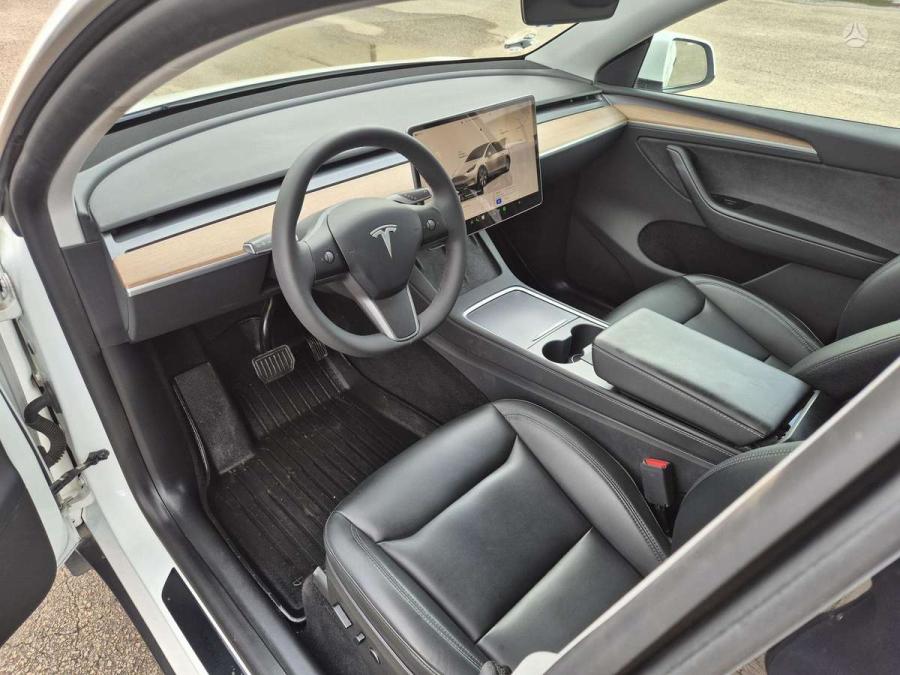 Balts Tesla Model Y 2023 Mažeikiai, ar dzinēja tilpumu 0.00 L un nobraukumu 111 tūkst. km par 20400 €, foto 8 vietnē AUTOMOTO.COM.LV