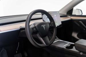 Белый Тесла Модель Y 2023 в Вильнюс, объемом двигателя 0.00 л и пробегом 157 тыс. км за 25990 €, фото 9 на AUTOMOTO.COM.LV