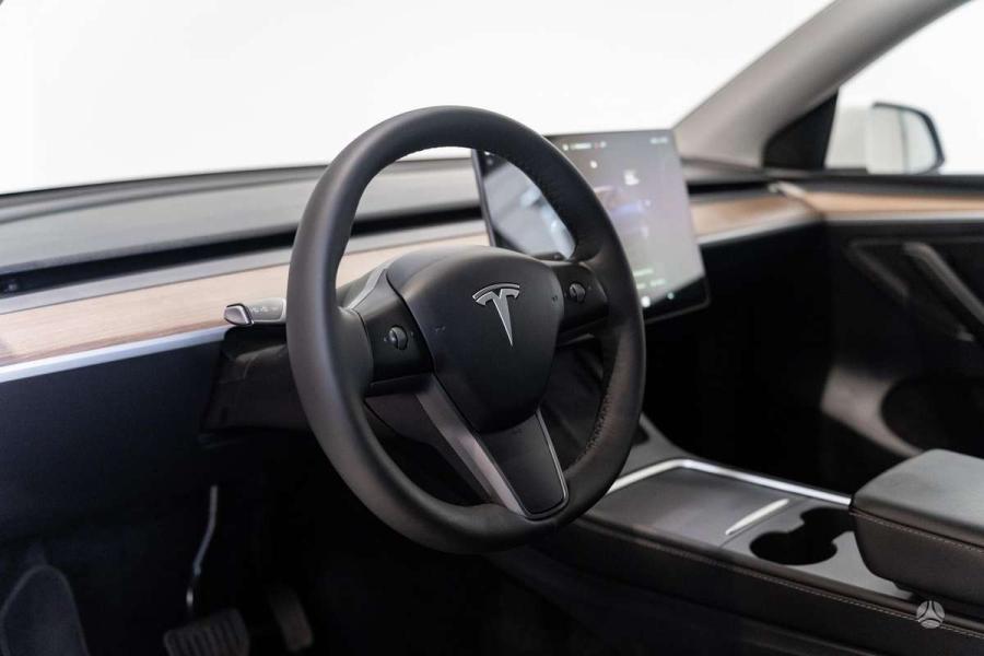 Белый Тесла Модель Y 2023 в Вильнюс, объемом двигателя 0.00 л и пробегом 157 тыс. км за 25990 €, фото 9 на AUTOMOTO.COM.LV