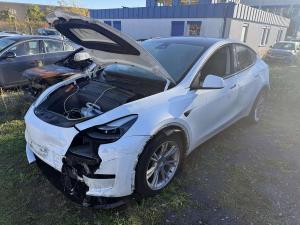 Balts Tesla Model Y 2023 Kauņa, ar dzinēja tilpumu 0.00 L un nobraukumu 38 tūkst. km par 23490 €, foto 1 vietnē AUTOMOTO.COM.LV