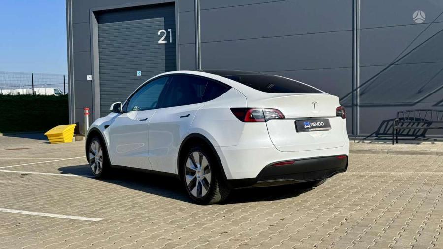 Balts Tesla Model Y 2023 Viļņa, ar dzinēja tilpumu 0.00 L un nobraukumu 50 tūkst. km par 28500 €, foto 5 vietnē AUTOMOTO.COM.LV