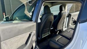 Balts Tesla Model Y 2023 Viļņa, ar dzinēja tilpumu 0.00 L un nobraukumu 50 tūkst. km par 28500 €, foto 17 vietnē AUTOMOTO.COM.LV