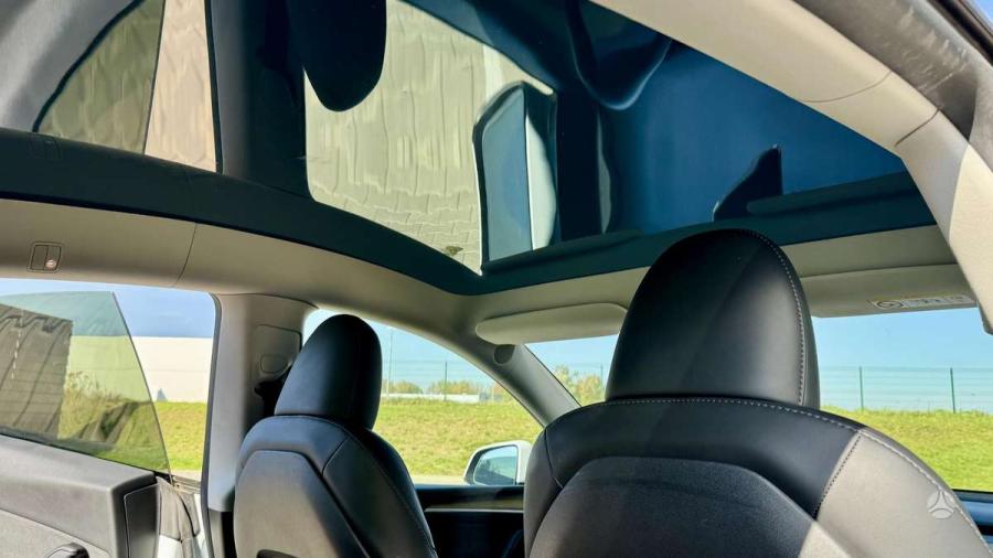 Balts Tesla Model Y 2023 Viļņa, ar dzinēja tilpumu 0.00 L un nobraukumu 50 tūkst. km par 28500 €, foto 19 vietnē AUTOMOTO.COM.LV