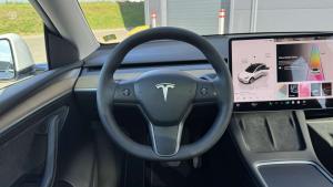 Balts Tesla Model Y 2023 Viļņa, ar dzinēja tilpumu 0.00 L un nobraukumu 50 tūkst. km par 28500 €, foto 23 vietnē AUTOMOTO.COM.LV