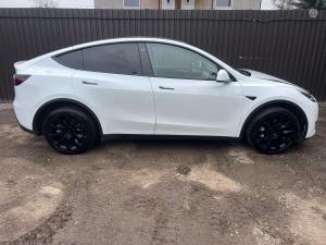 White Tesla Model Y 2024 in Kaunas, with an engine capacity of 0.00 L and mileage of 79 thousand km for 17500 €, photo 4 on AUTOMOTO.COM.LV