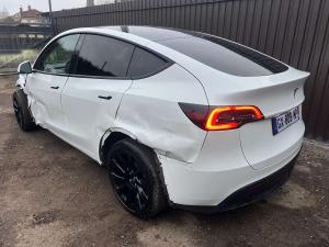 White Tesla Model Y 2024 in Kaunas, with an engine capacity of 0.00 L and mileage of 79 thousand km for 17500 €, photo 6 on AUTOMOTO.COM.LV