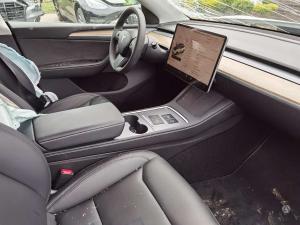 White Tesla Model Y 2024 in Kaunas, with an engine capacity of 0.00 L and mileage of 34 thousand km for 12300 €, photo 19 on AUTOMOTO.COM.LV
