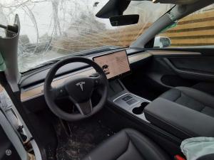 White Tesla Model Y 2024 in Kaunas, with an engine capacity of 0.00 L and mileage of 34 thousand km for 12300 €, photo 31 on AUTOMOTO.COM.LV