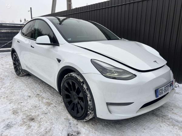 Balts Tesla Model Y 2024 Kauņa, ar dzinēja tilpumu 0.00 L un nobraukumu 78 tūkst. km par 17700 €, foto 1 vietnē AUTOMOTO.COM.LV