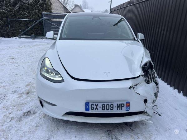 Balts Tesla Model Y 2024 Kauņa, ar dzinēja tilpumu 0.00 L un nobraukumu 78 tūkst. km par 17700 €, foto 2 vietnē AUTOMOTO.COM.LV