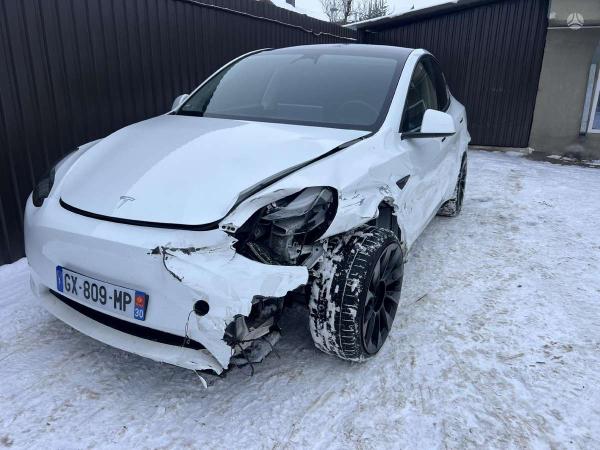Balts Tesla Model Y 2024 Kauņa, ar dzinēja tilpumu 0.00 L un nobraukumu 78 tūkst. km par 17700 €, foto 3 vietnē AUTOMOTO.COM.LV
