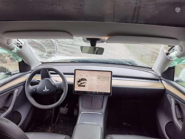 Balts Tesla Model Y 2024 Kauņa, ar dzinēja tilpumu 0.00 L un nobraukumu 35 tūkst. km par 10600 €, foto 7 vietnē AUTOMOTO.COM.LV