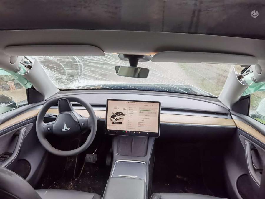 Balts Tesla Model Y 2024 Kauņa, ar dzinēja tilpumu 0.00 L un nobraukumu 35 tūkst. km par 10600 €, foto 7 vietnē AUTOMOTO.COM.LV