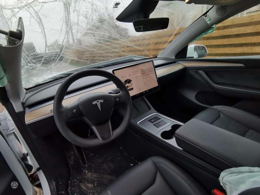 Balts Tesla Model Y 2024 Kauņa, ar dzinēja tilpumu 0.00 L un nobraukumu 35 tūkst. km par 10600 €, foto 9 vietnē AUTOMOTO.COM.LV