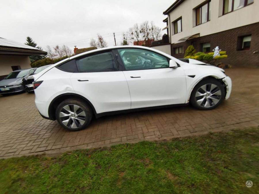 Balts Tesla Model Y 2024 Kauņa, ar dzinēja tilpumu 0.00 L un nobraukumu 35 tūkst. km par 10600 €, foto 10 vietnē AUTOMOTO.COM.LV