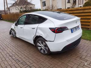 Balts Tesla Model Y 2024 Kauņa, ar dzinēja tilpumu 0.00 L un nobraukumu 35 tūkst. km par 10600 €, foto 12 vietnē AUTOMOTO.COM.LV