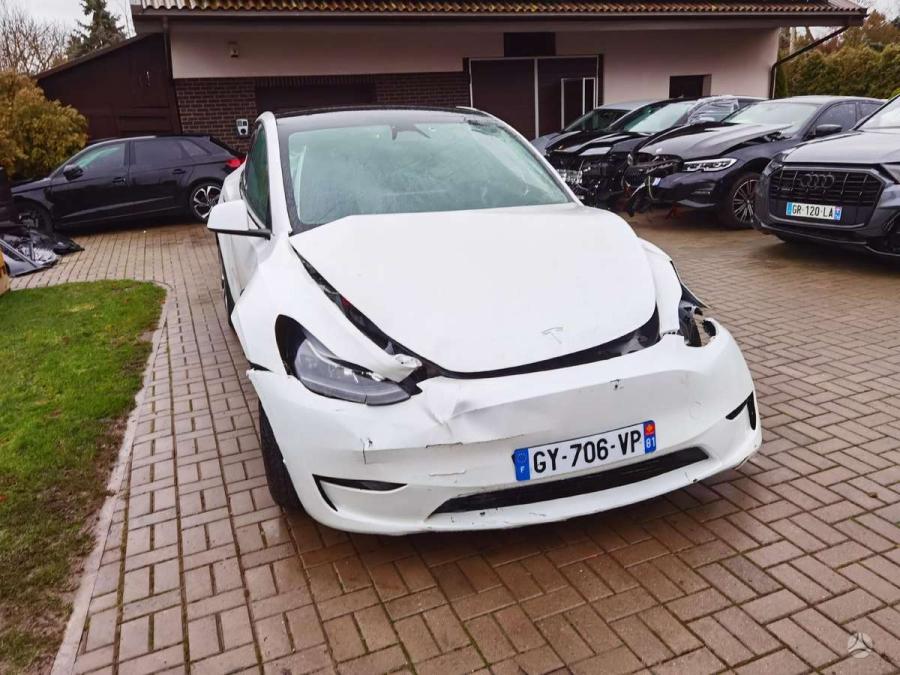 Balts Tesla Model Y 2024 Kauņa, ar dzinēja tilpumu 0.00 L un nobraukumu 35 tūkst. km par 10600 €, foto 15 vietnē AUTOMOTO.COM.LV