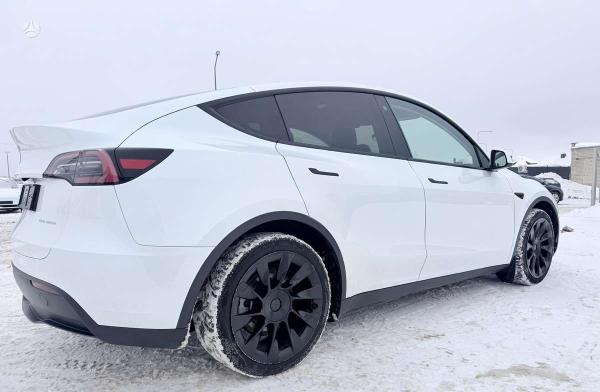 Balts Tesla Model Y 2024 Šauļi, ar dzinēja tilpumu 0.00 L un nobraukumu 88 tūkst. km par 29400 €, foto 4 vietnē AUTOMOTO.COM.LV