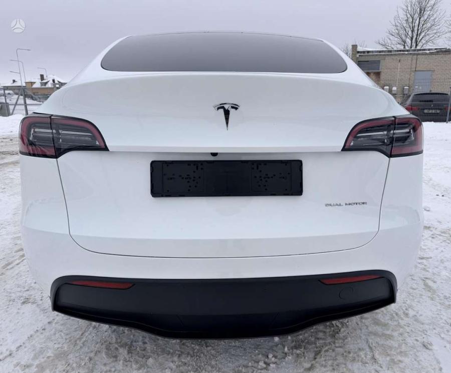 Balts Tesla Model Y 2024 Šauļi, ar dzinēja tilpumu 0.00 L un nobraukumu 88 tūkst. km par 29400 €, foto 5 vietnē AUTOMOTO.COM.LV