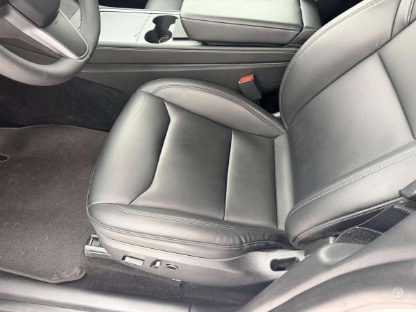 White Tesla Model Y 2024 in Siauliai, with an engine capacity of 0.00 L and mileage of 88 thousand km for 29400 €, photo 11 on AUTOMOTO.COM.LV