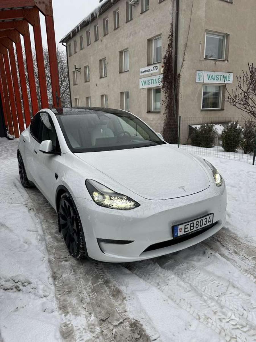 Balts Tesla Model Y 2024 Kauņa, ar dzinēja tilpumu 0.00 L un nobraukumu 39 tūkst. km par 42500 €, foto 1 vietnē AUTOMOTO.COM.LV