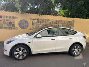 White Tesla Model Y 2024 in Klaipeda, with an engine capacity of 0.00 L and mileage of 46 thousand km for 45500 €, photo 8 on AUTOMOTO.COM.LV